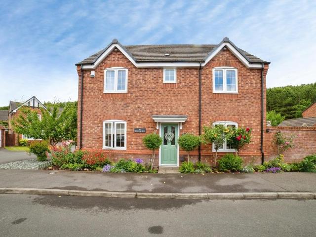 4 bedroom detached house for sale