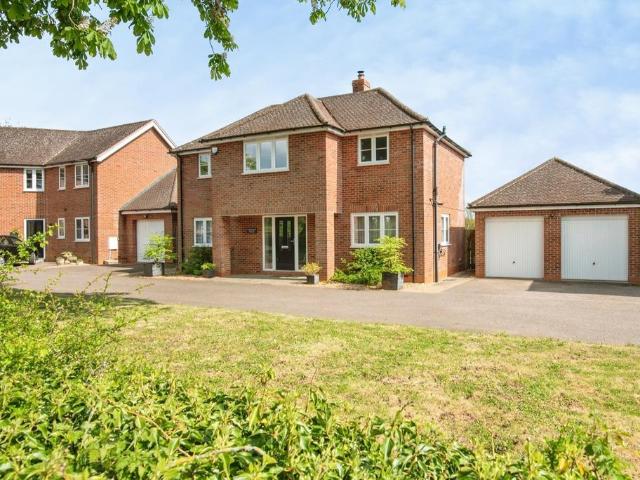4 bedroom detached house for sale