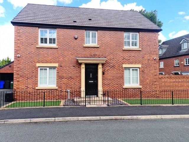 4 bedroom detached house for sale