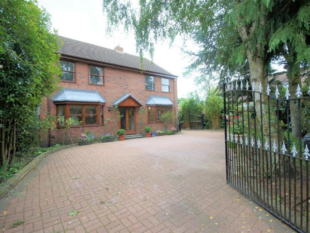 4 bedroom detached house for sale