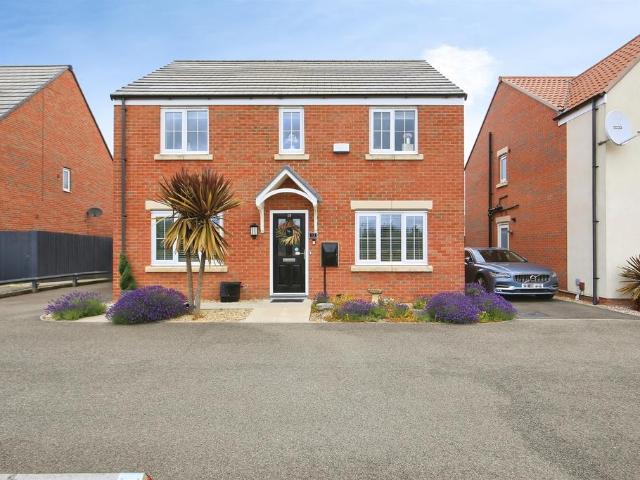 4 bedroom detached house for sale