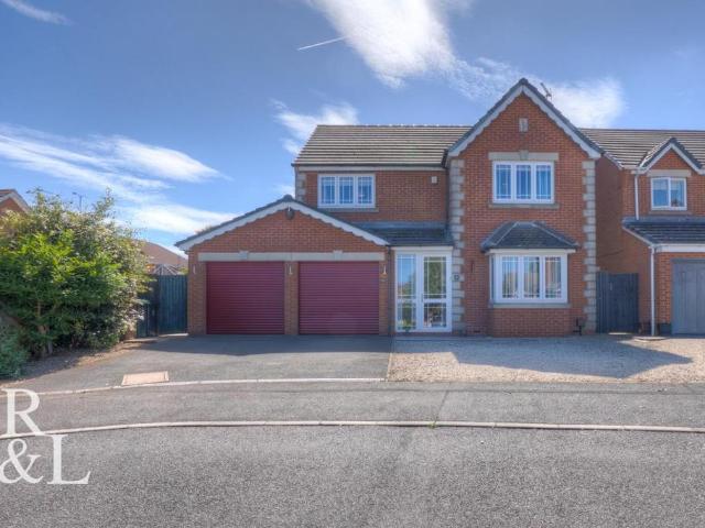 4 bedroom detached house for sale