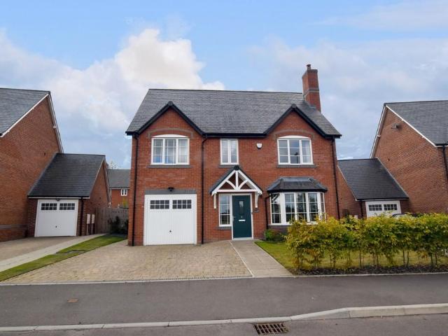 4 bedroom detached house for sale