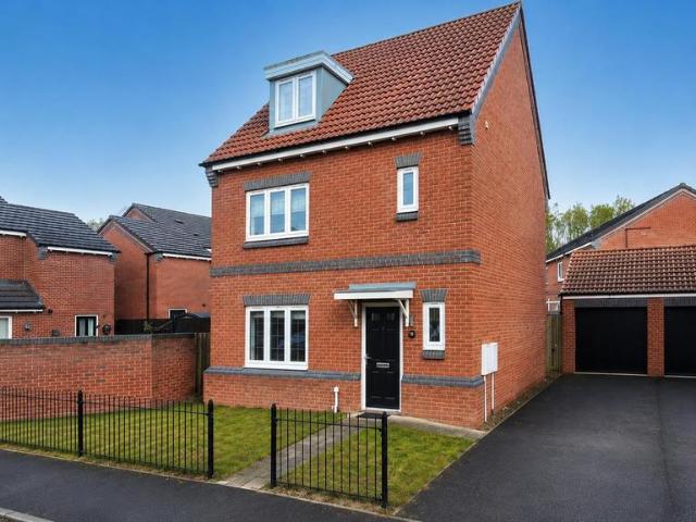4 bedroom detached house for sale