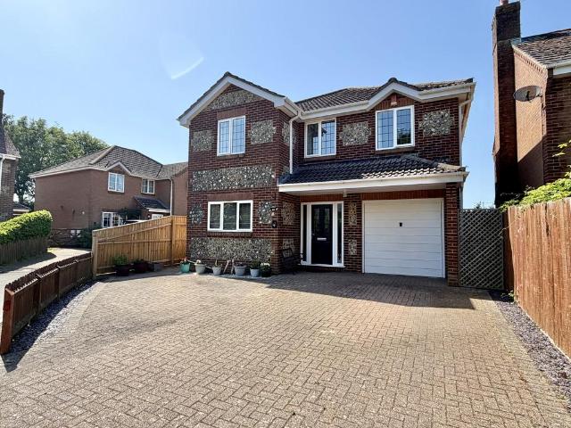4 bedroom detached house for sale