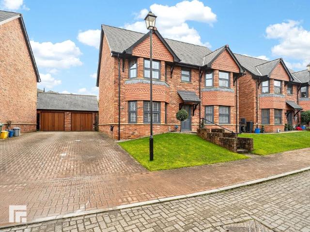4 bedroom detached house for sale