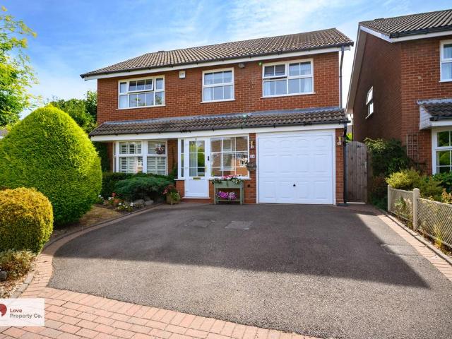 4 bedroom detached house for sale