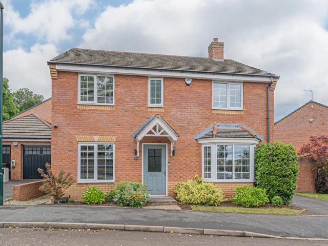 4 bedroom detached house for sale