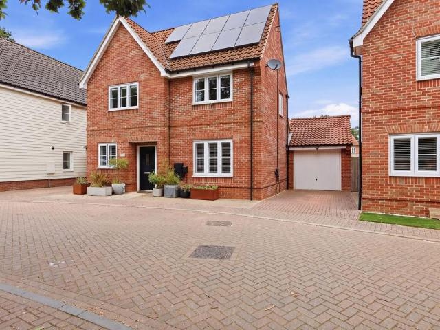 4 bedroom detached house for sale