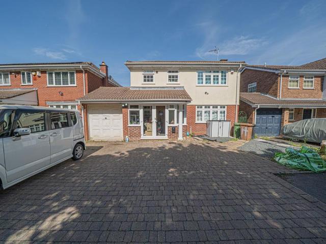 4 bedroom detached house for sale