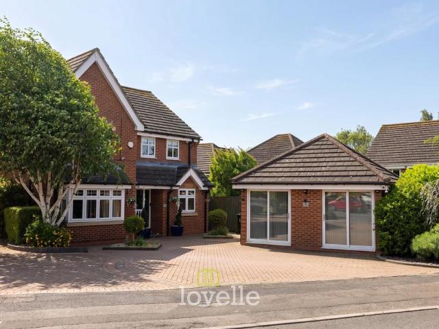 4 bedroom detached house for sale