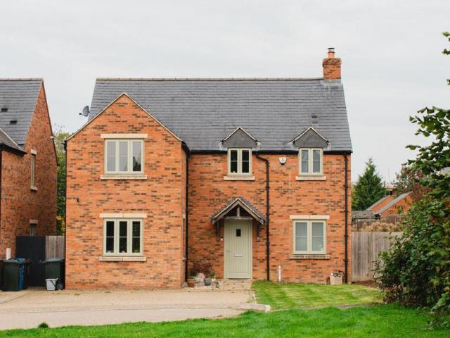 4 bedroom detached house for sale