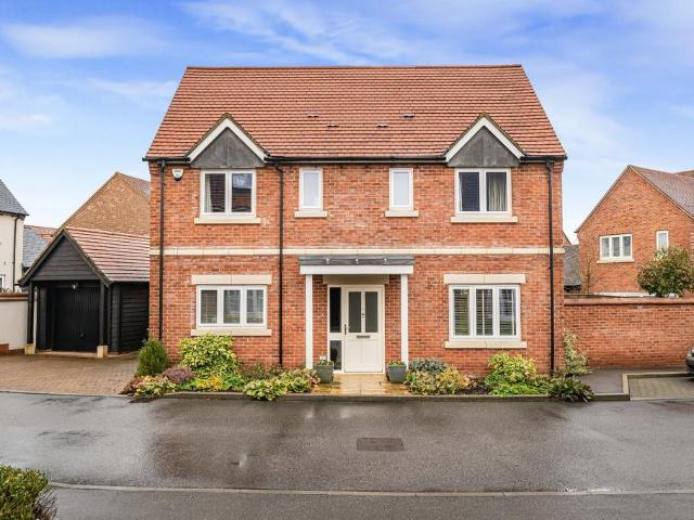 4 bedroom detached house for sale