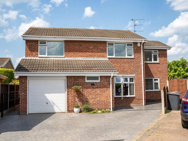4 bedroom detached house for sale
