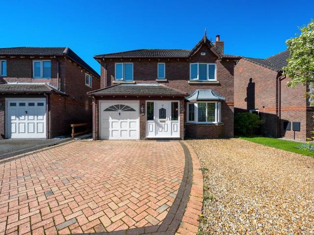 4 bedroom detached house for sale