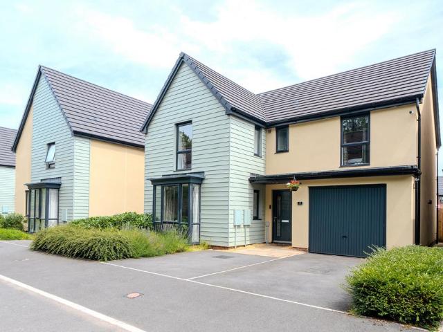 4 bedroom detached house for sale