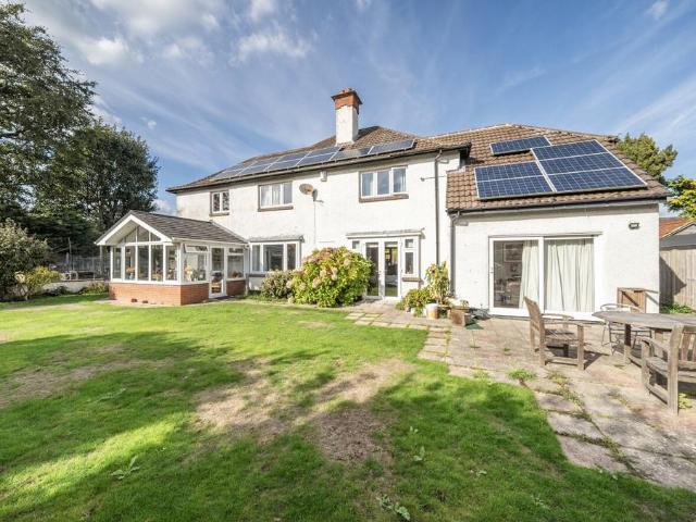 5 bedroom detached house for sale