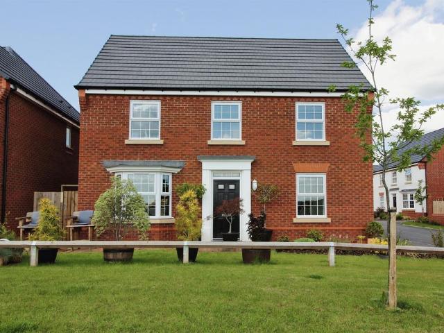 4 bedroom detached house for sale