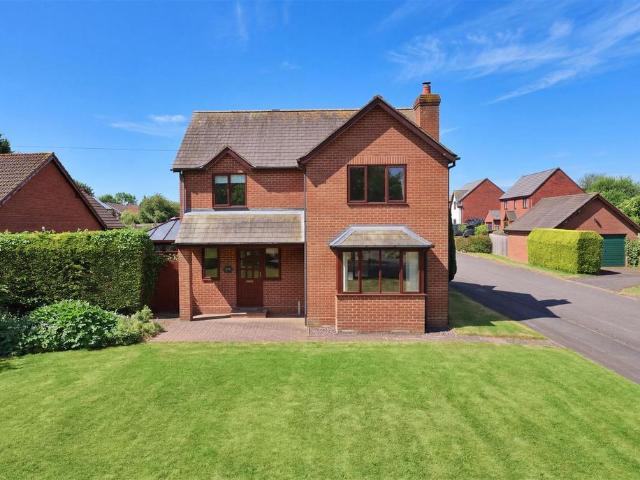 4 bedroom detached house for sale