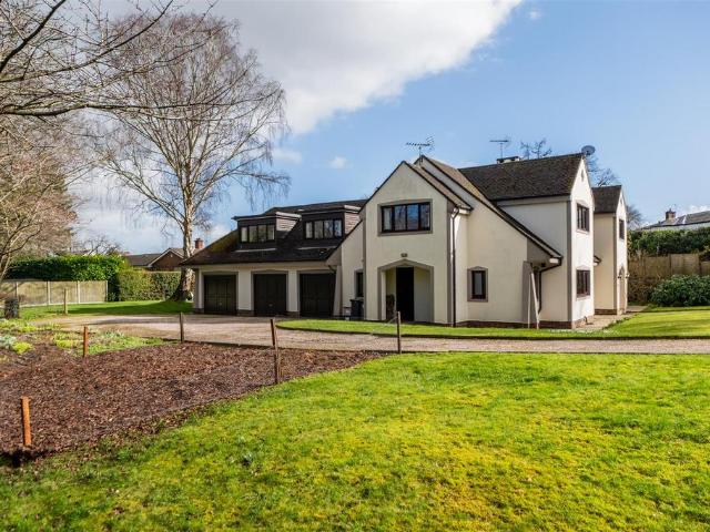 4 bedroom detached house for sale