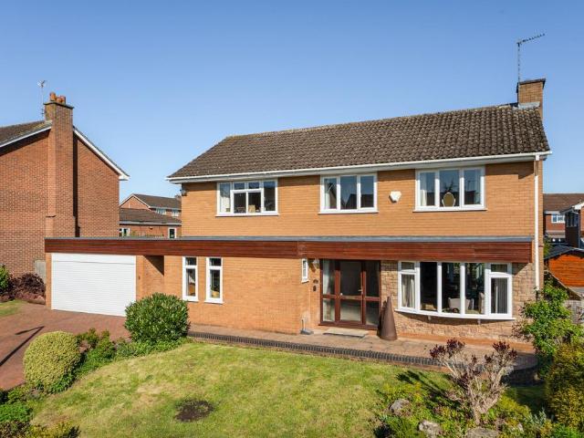 4 bedroom detached house for sale