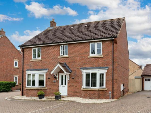 4 bedroom detached house for sale