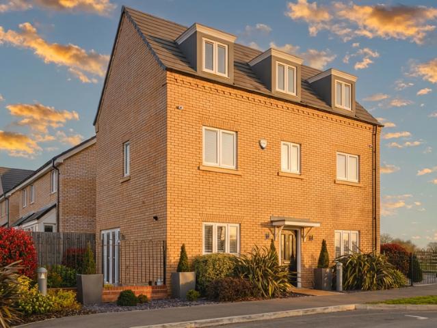 4 bedroom detached house for sale