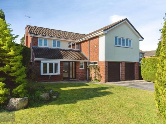4 bedroom detached house for sale
