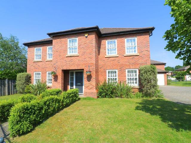 4 bedroom detached house for sale