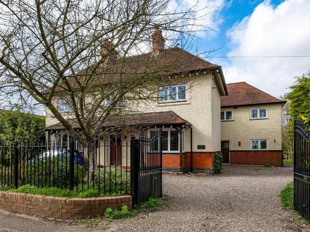 4 bedroom detached house for sale