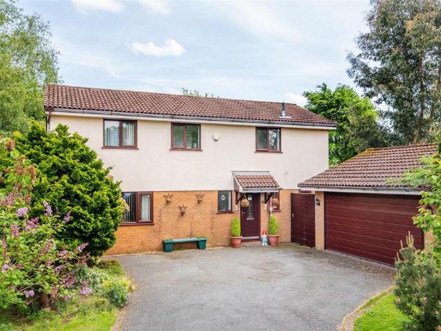 4 bedroom detached house for sale