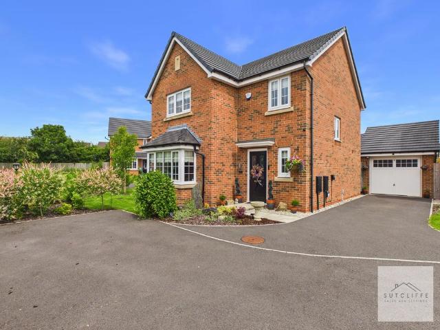 4 bedroom detached house for sale