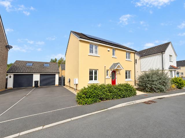 4 bedroom detached house for sale
