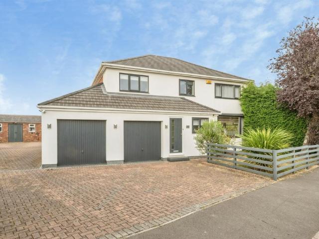 4 bedroom detached house for sale