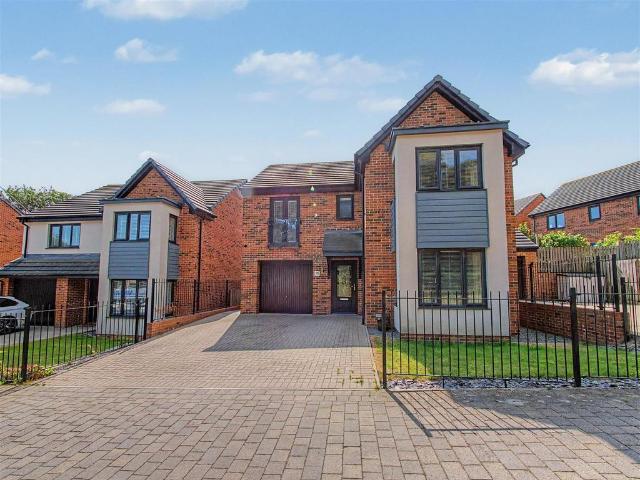 4 bedroom detached house for sale