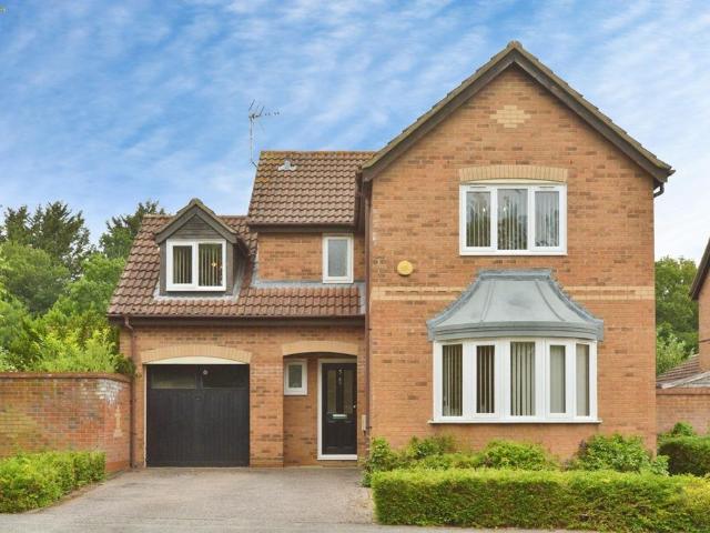 4 bedroom detached house for sale