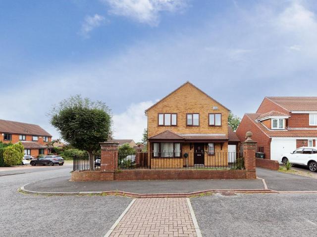 4 bedroom detached house for sale