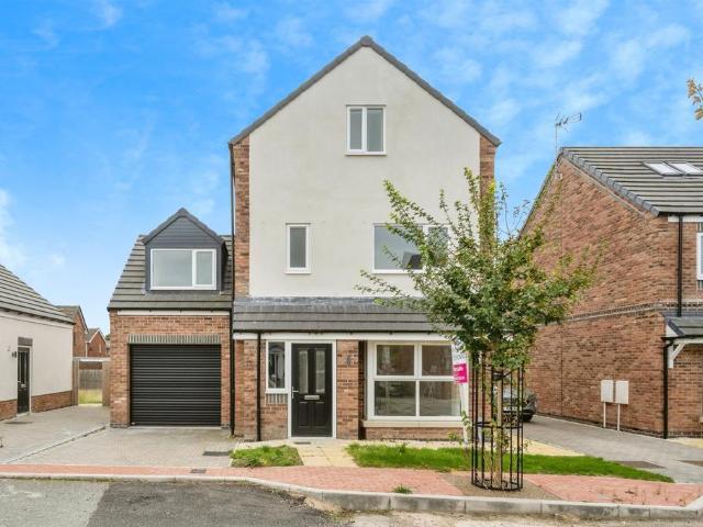 4 bedroom detached house for sale