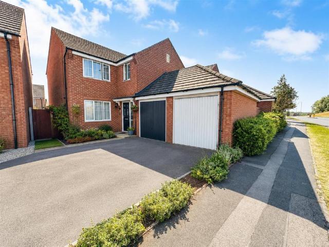 4 bedroom detached house for sale
