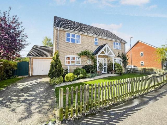 4 bedroom detached house for sale