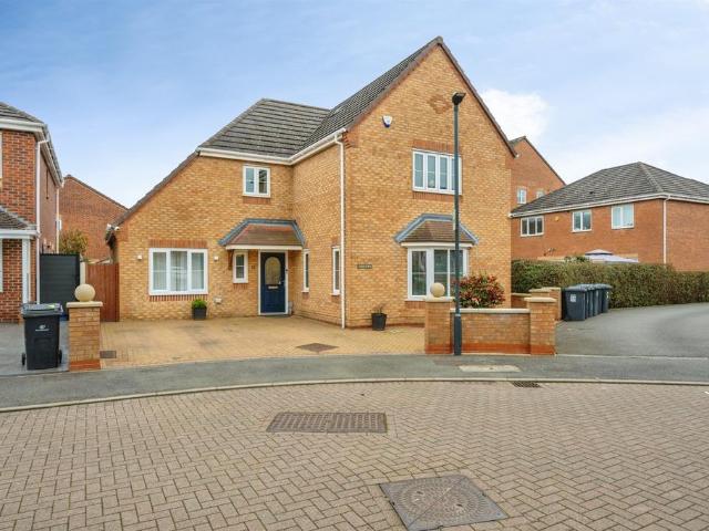 4 bedroom detached house for sale