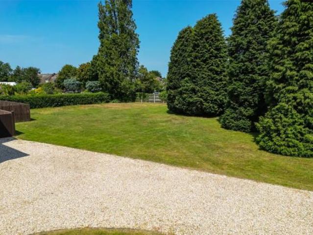 4 bedroom detached house for sale in 3 Newark Road, North Hykeham, Lincoln, Lincolnshire, LN6