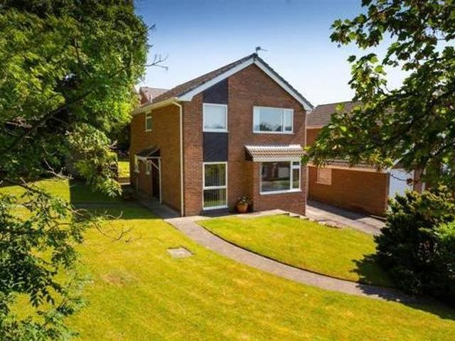 4 bedroom detached house for sale in 10 Grant Close Lancaster LA1 5EL LA1
