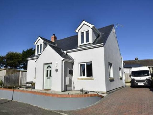4 bedroom detached house for sale in 1 May Park Jameston Near Tenby SA70