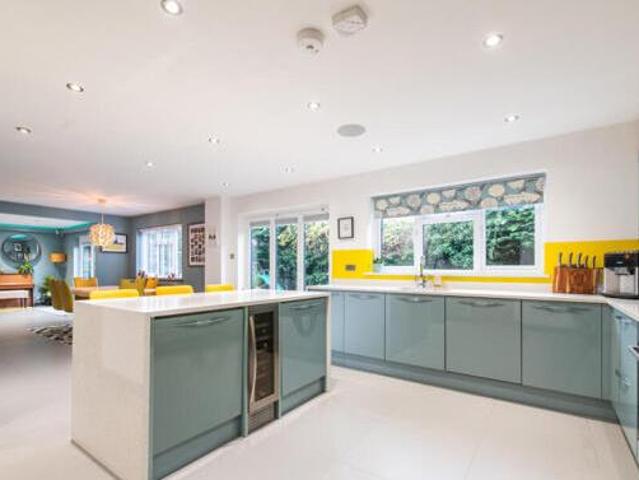 4 Bedroom Detached House For Sale In 1gillingham, Kent