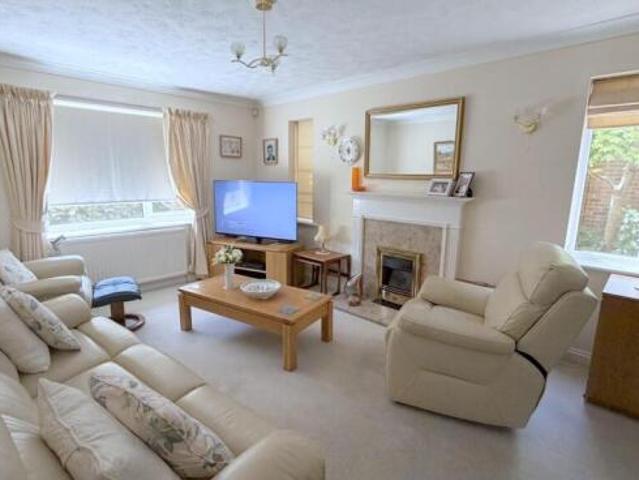 4 bedroom detached house for sale in Cotswold Close, North Langney, Eastbourne, BN23