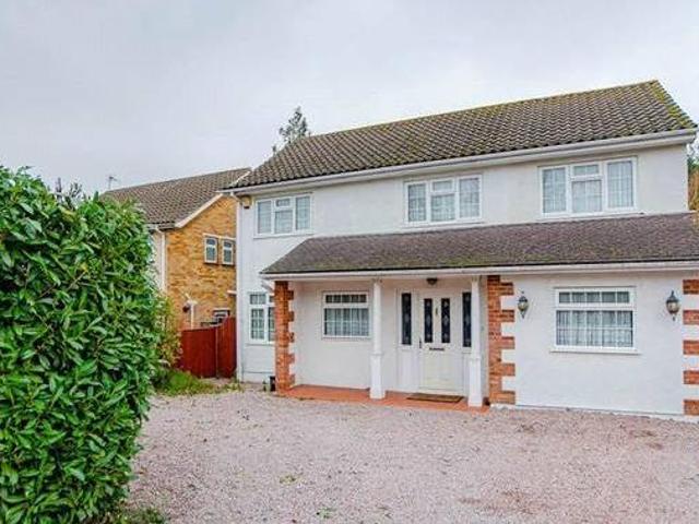 4 bedroom detached house for sale in Court Drive Maidstone ME16