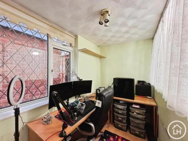 4 bedroom detached house for sale in Cowbeck Close, Gillingham, ME8