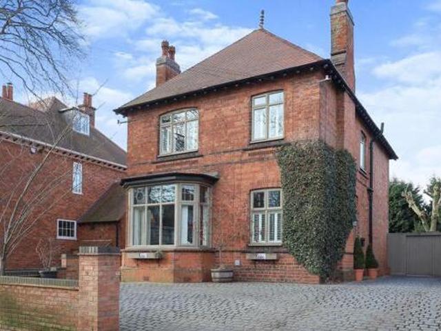 4 Bedroom Detached House For Sale In Coleshill, Birmingham
