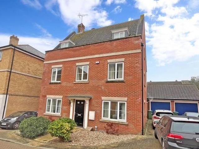 4 bedroom detached house for sale in College Lane Basildon Essex SS15